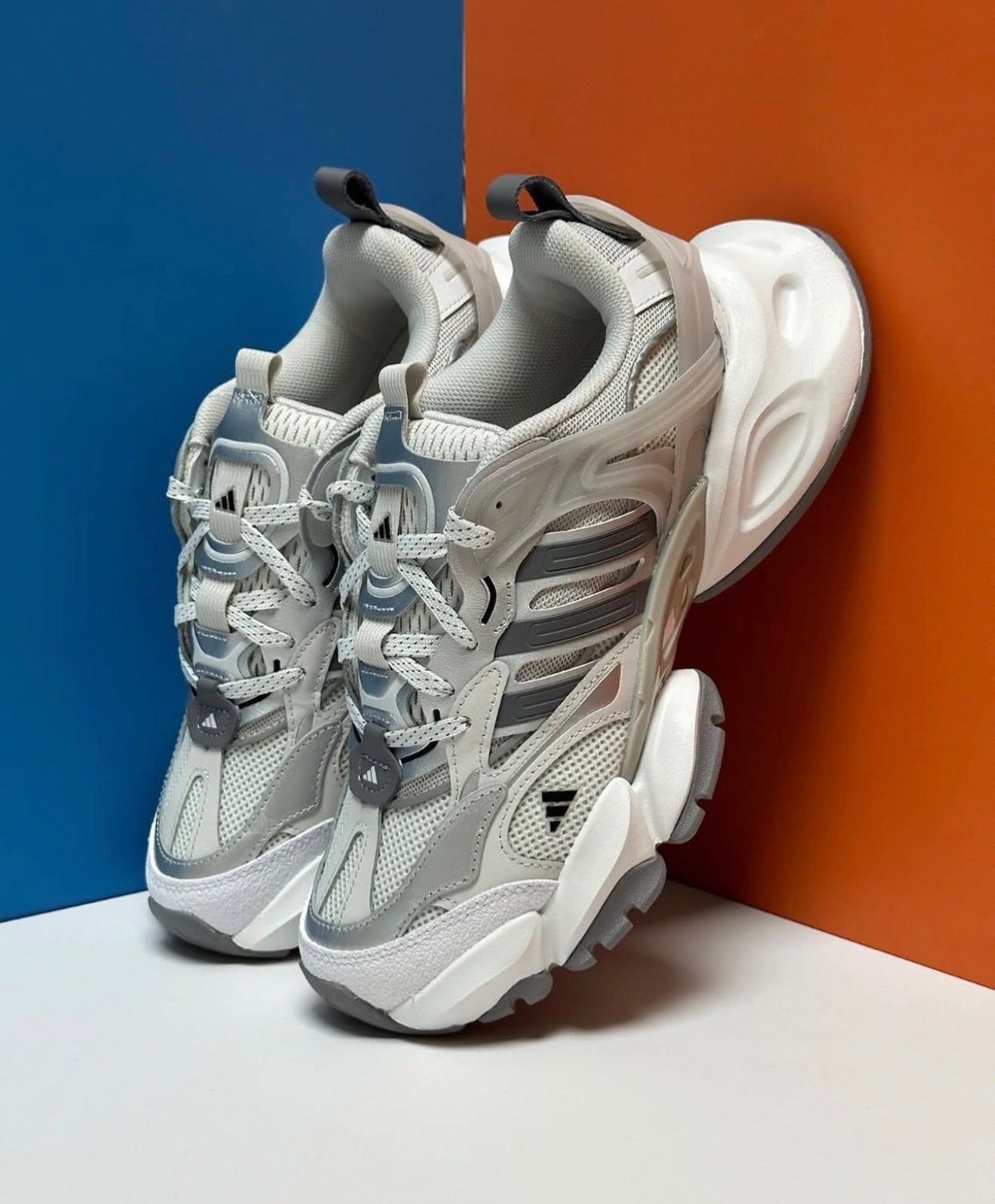 XLG Runner Deluxe White Grey Silver White – Red Sole Republic